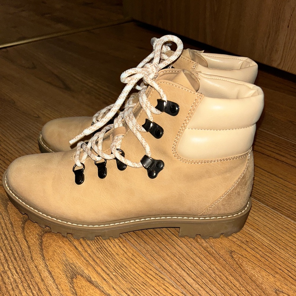 Universal Thread Boots - Gem